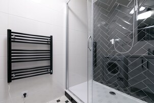Apartamento (8) | Banheiro | Secador de cabelo, toalhas de banho, sabonete, shampoo