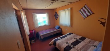 Quarto Duplo Básico | Roupa de cama fornecida