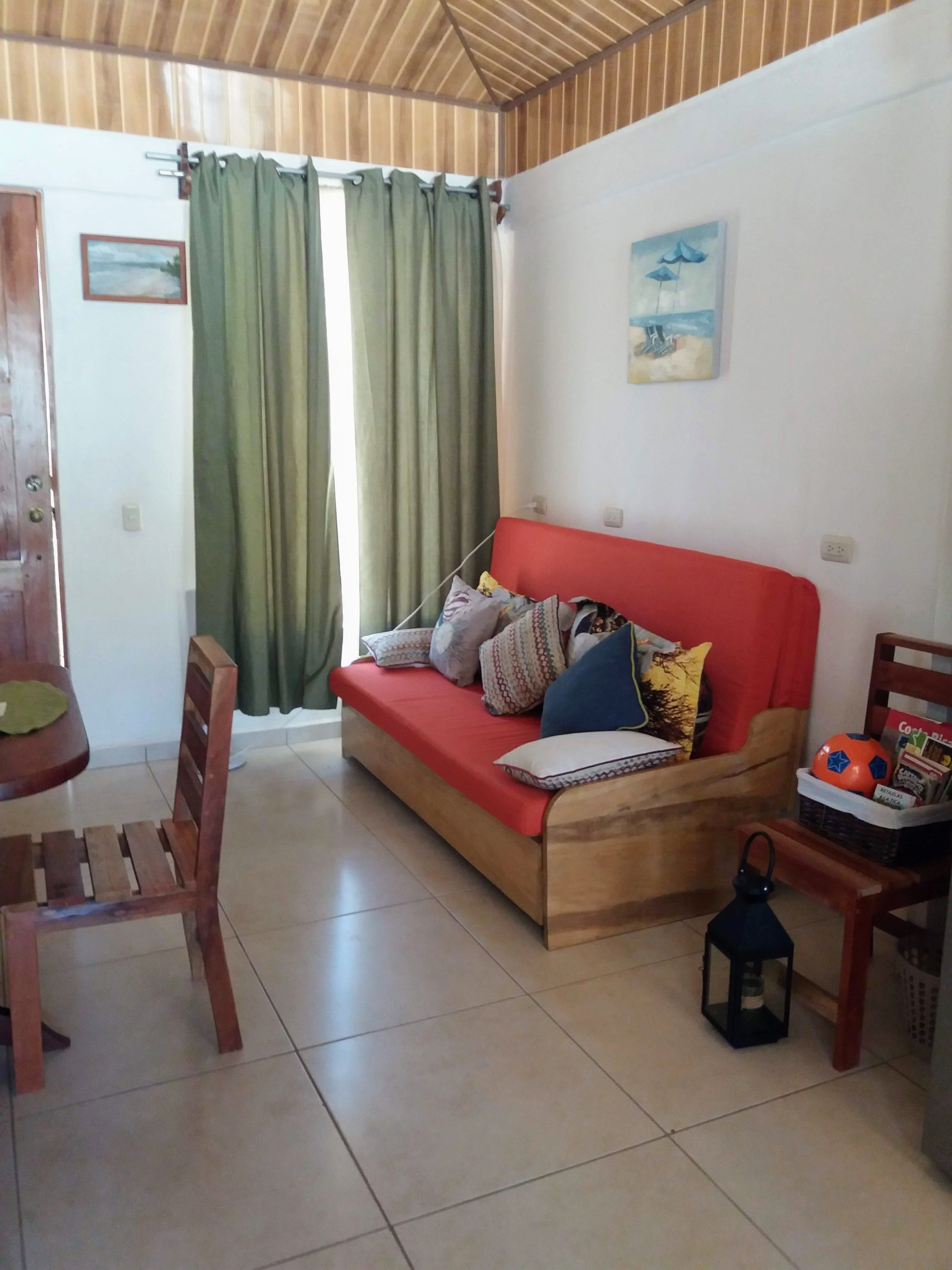 Casa Familiar, 2 quartos, cozinha, vista para a montanha | Sala | Televisor de ecrã plano de 32 polegadas com canais por cabo, Smart TV 