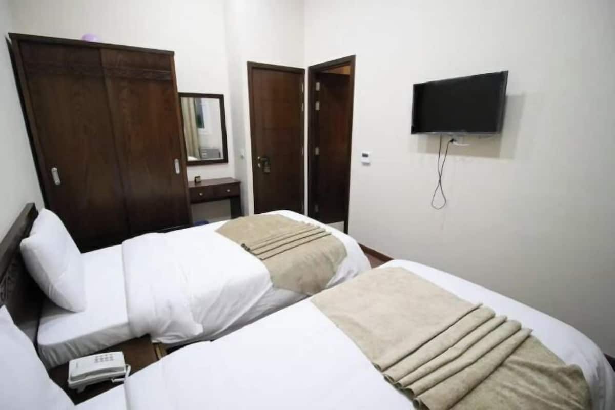 Minibar, secretária, secretária adequada para computadores portáteis