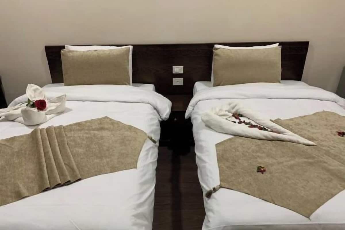 Minibar, secretária, secretária adequada para computadores portáteis