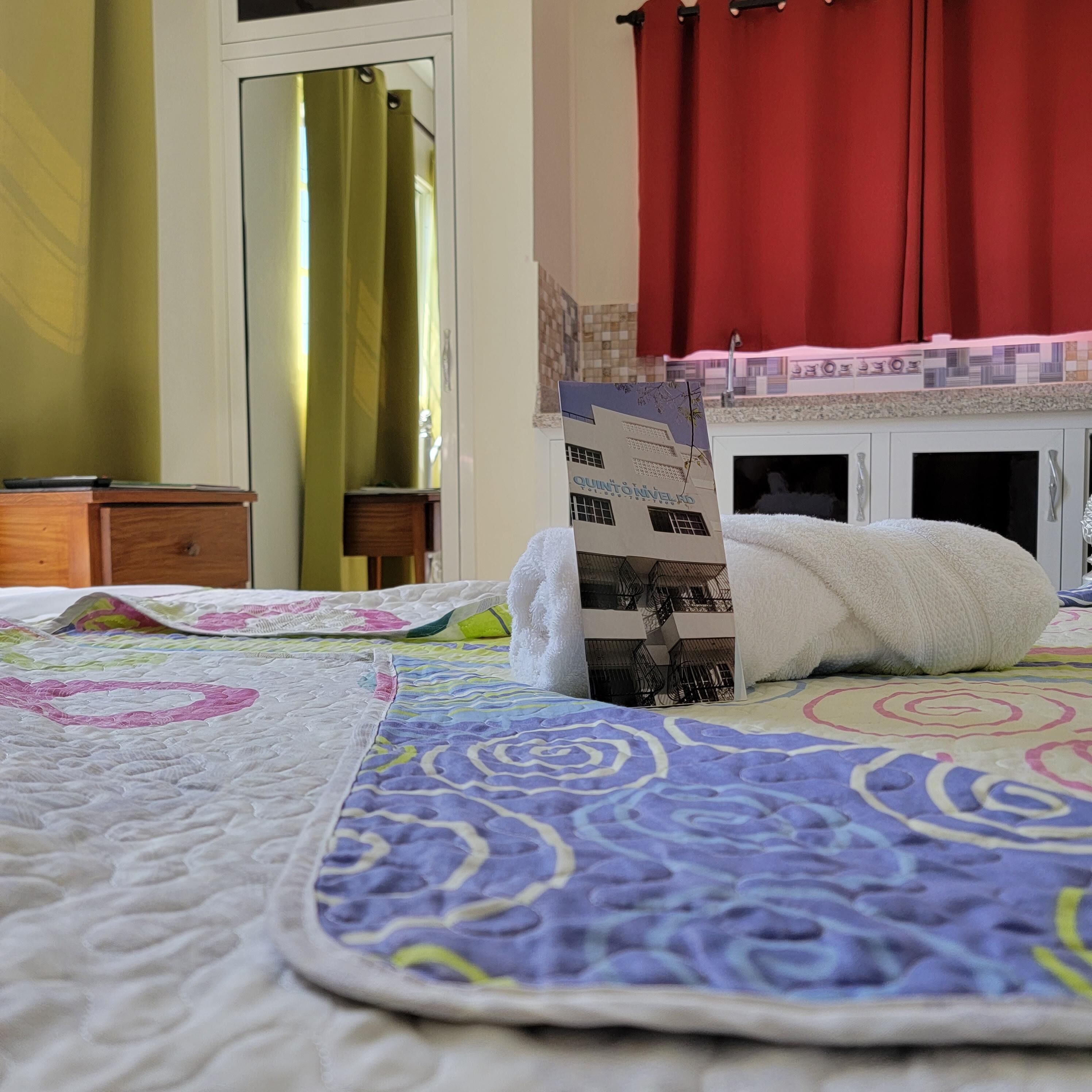 Quarto Duplo Standard | Edredões de penas, com decoração personalizada 