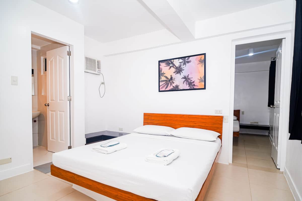 Quarto Deluxe (Family) | Sala de estar | Televisor de ecrã plano de 32 polegadas com canais por cabo, televisor 
