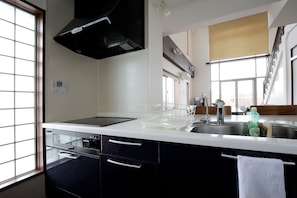 Apartamento (801) | Kitchenette privada | Um frigorífico, um micro-ondas