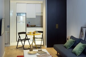 Estúdio Premium | Kitchenette privada | Uma cafeteira/bule 