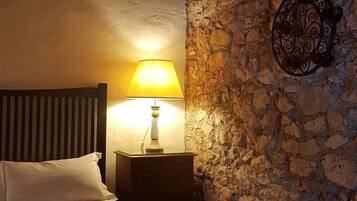 Quarto Duplo ou Twin Signature | Secretária, berços/camas para crianças grátis, roupa de cama fornecida