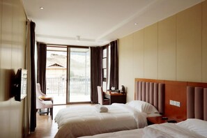 Quarto duplo luxo | Escrivaninha, cortinas blackout, Wi-Fi de cortesia