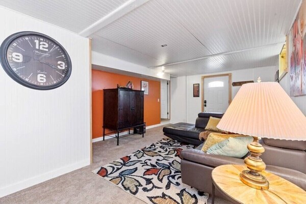 Large Seattle Abode With Unique Space - Lakewood - Seattle