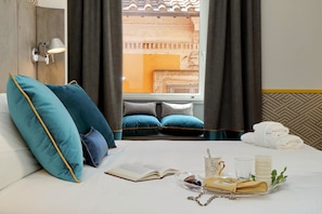 Quarto Deluxe, Vista para a cidade | Lençóis de algodão egípcio, roupa de alta qualidade, edredões de penas 