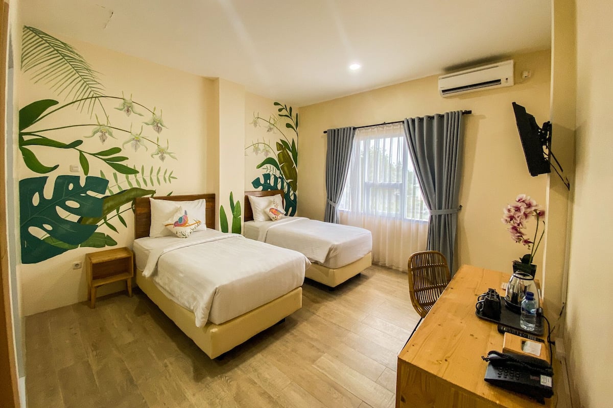 Quarto Duplo ou Twin Superior | Secretária, roupa de cama fornecida