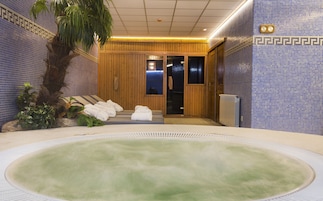 Banheira de hidromassagem interior