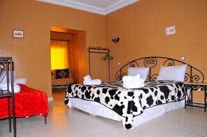 Camas desdobráveis, Wi-fi grátis, roupa de cama fornecida