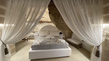 Suite de Luxo | 1 quarto, cofre no quarto, Wi-fi grátis, roupa de cama fornecida