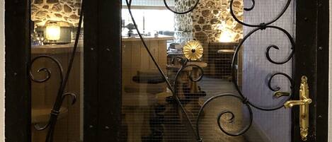 Com espaço para refeições ao ar livre, aberto diariamente