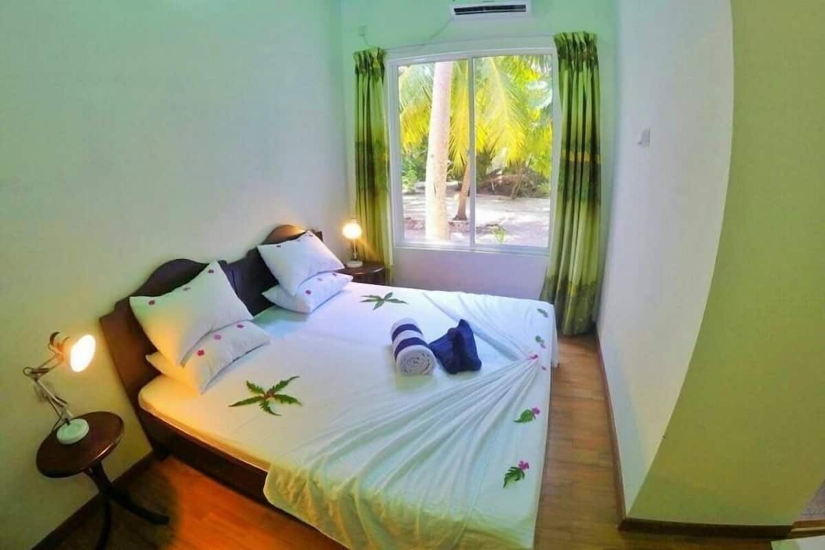 Quarto luxo, 1 quarto, para não fumantes, banheiro privativo | Camas com colchões de espuma com sistema de memória, cofres nos quartos