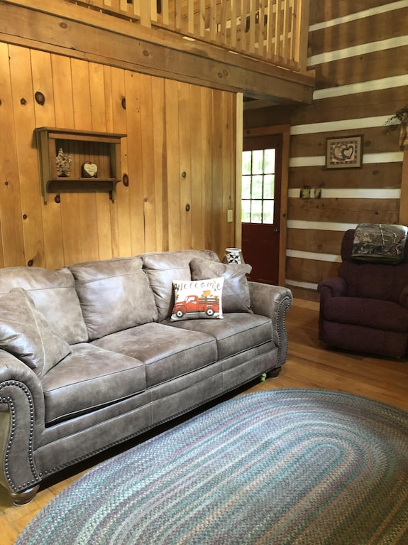 ~ Cabin In The Wildwoods ~ Secluded ~ Rustic ~ Family Friendly~ - West Virginia