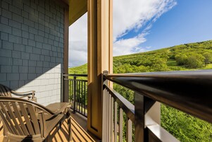 Quarto superior, várias camas (Three Bedroom Corner Loft) | Terraço/pátio