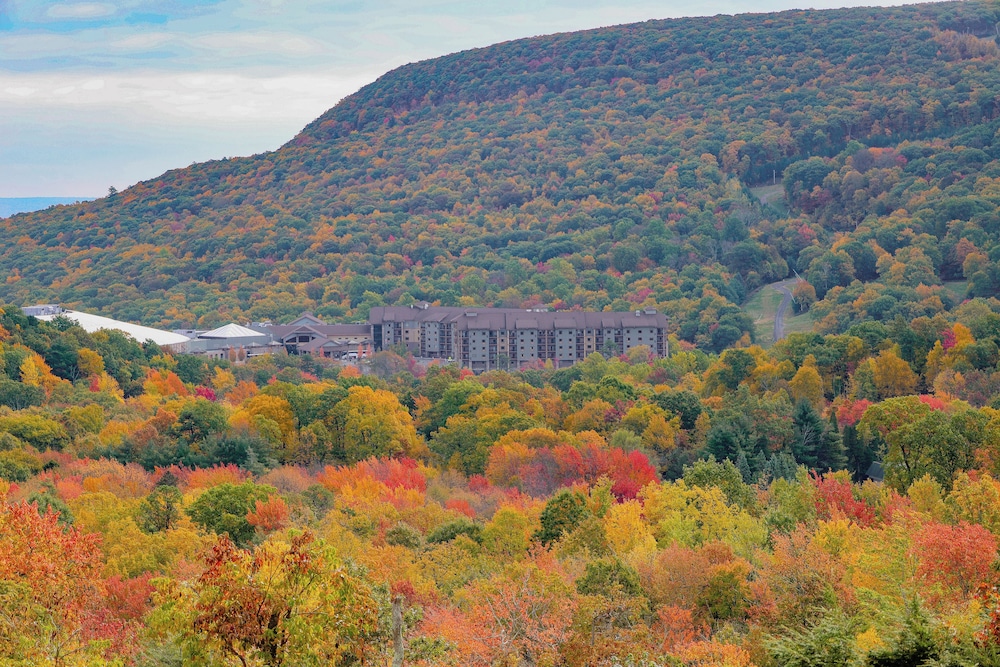 Camelback Lodge & Aquatopia Indoor Waterpark - Tannersville, PA