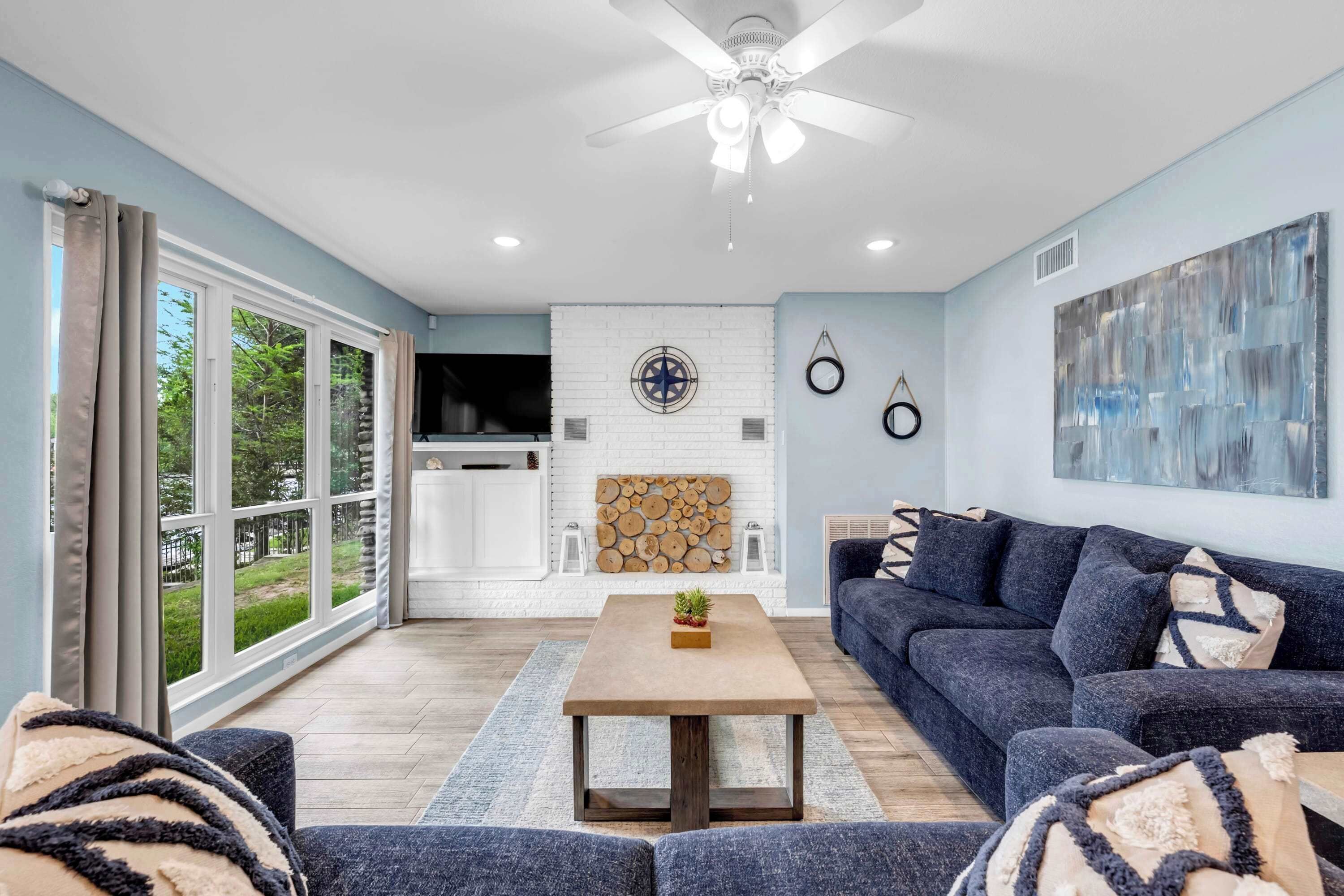 Wake Zone-lakefront W/ 1 Boat Lift & Dog Friendly - Kingsland, TX