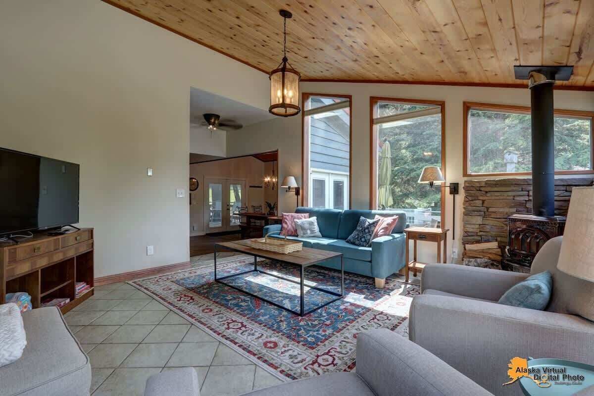 Timberline Treehouse Chalet Con Bañera De Hidromasaje! - Girdwood, AK