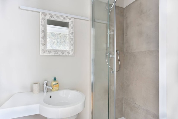 Charming Top Floor Ponte Vecchio Studio Flat + Lift - Florence
