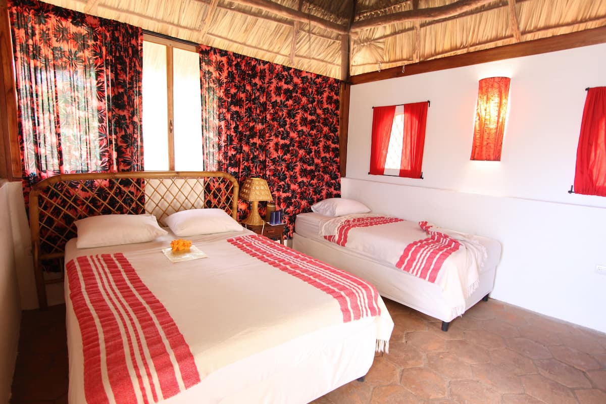 Cabana clássica | Roupas de cama premium, cofres nos quartos, individualmente decorados