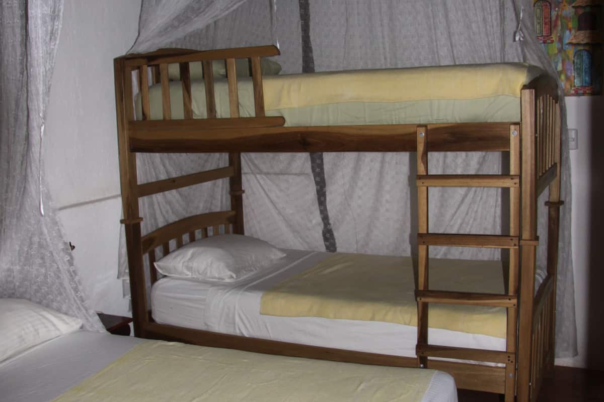 Cabana tradicional | Roupas de cama premium, cofres nos quartos, individualmente decorados
