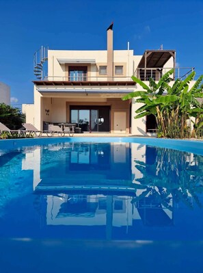 Luxury Villa with Private Pool @ Extremely Fast Internet Connection ...