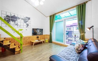 Dúplex | Sala de estar | Televisor 