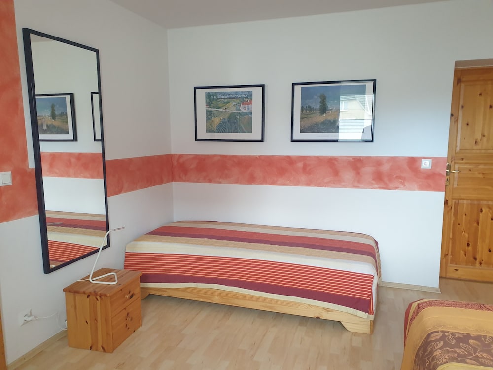 Ostseenahe (800m) Ferienwohnung In Wustrow, Ruhige Zentrumslage, Freies Wlan - Wustrow
