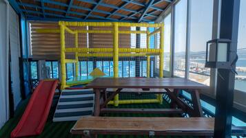 Kids Pool Dolphin Suite | Quarto temático para crianças