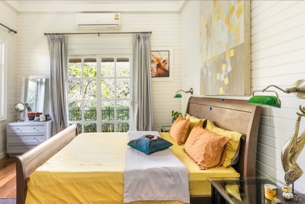 "Rumour Has It" Country Charms And A Gourmet Breakfast! - Bangkok