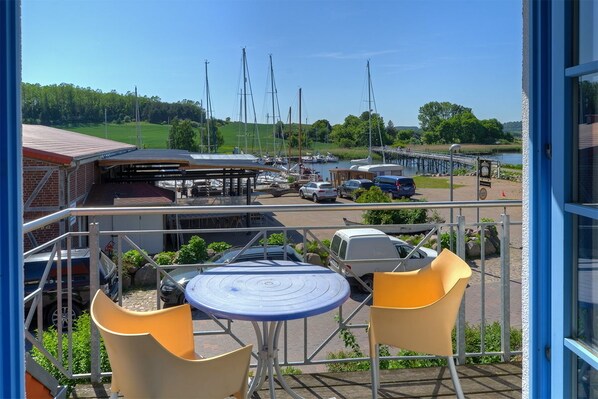 Apartamento conforto, 2 quartos (incl.50EUR cleaning&16EUR laundry fee) | Terraço/pátio