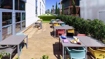 Pequeno-almoço tipo buffet diário (4.95 EUR por pessoa)