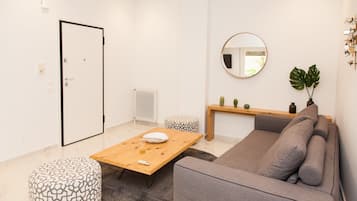 Apartamento, 1 quarto | Sala | TV de ecrã plano