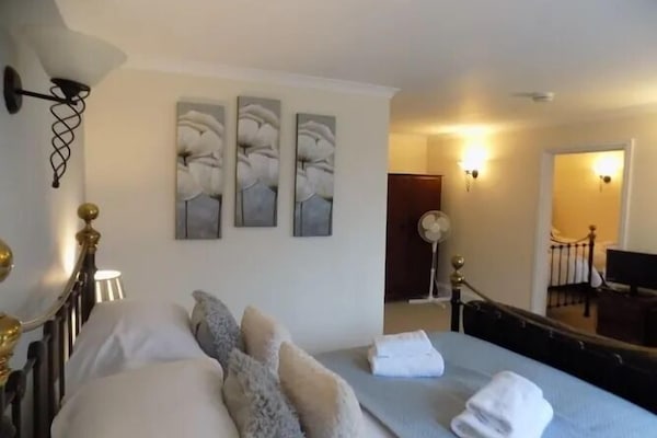 Com decoração personalizada, com mobília individualizada