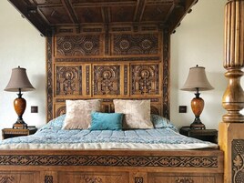 Quarto Duplo Romântico | Roupa de alta qualidade, cofre com capacidade para portátil, secretária 