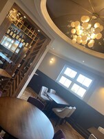 Pequenos-almoços e jantares servidos, incluindo cozinha local 