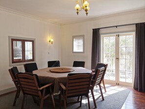 Villa with Private Mineral Hot Pool | Área de estar