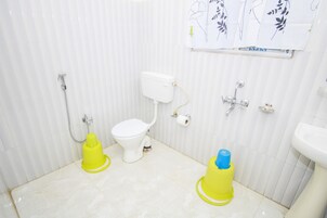 Quarto luxo | Banheiro | Chuveiro, produtos de toalete grátis, toalhas de banho