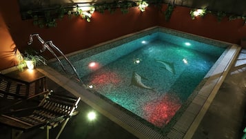 Piscina exterior, da(s) 7:00 à(s) 22:00, espreguiçadeiras