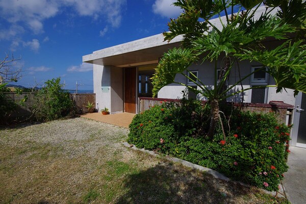 Ocean View! Location Overlooking The East China Sea! Accommodates Up To 9 People - Ishigaki