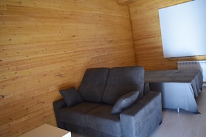 Casa de Campo Básica | Sala de estar | Televisor de ecrã plano de 32 polegadas com canais digitais, televisor 