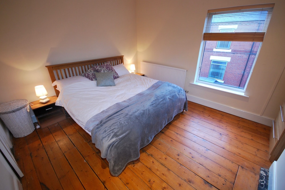 Railway Cottage - Hoole - Chester - Chester, UK