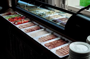 Pequeno-almoço tipo buffet diário (85 PLN por pessoa) 