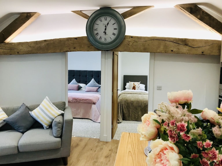 The Hayloft Cheshire- A Brand New Stunning Barn Conversion. - 체셔