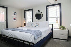 Quarto Deluxe | Roupa de alta qualidade, com decoração personalizada 