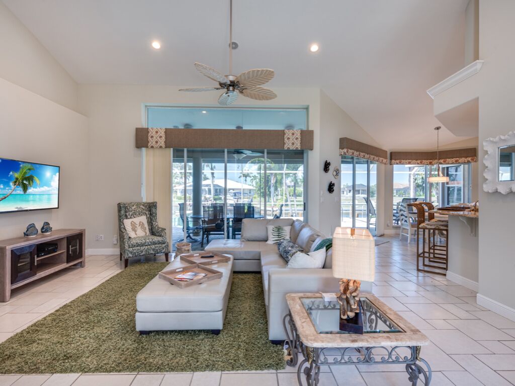 Nuevo En El Mercado De Alquiler Con Hermosa Exposición Sur - Marco Island, FL