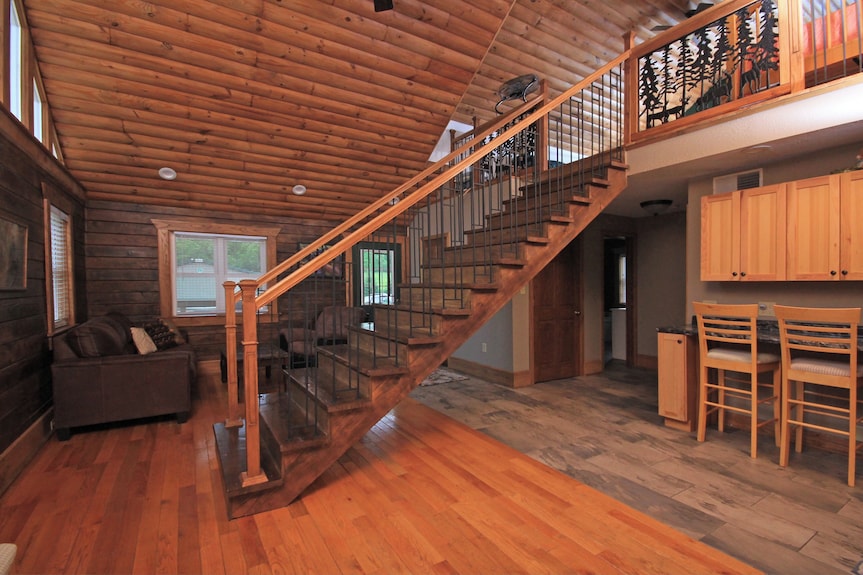 Peaceful Lakeview Cabin - Iowa