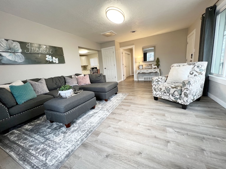 * Precioso Escondite, Cerca De Todo, 3 Habitaciones, Totalmente Remodelado.* * - Utah